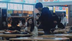 男生偶遇小姐姐大胆上前搭讪女生抬头一看笑着摇头气质绝了