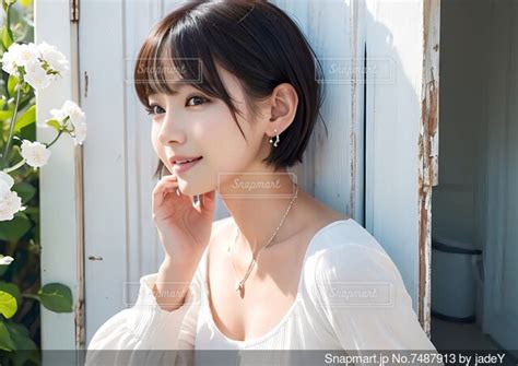 白いドレスを着た女性の写真・画像素材 Snapmart（スナップマート）