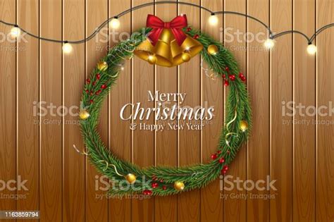 크리스마스와 새해 화환과 딸기로 장식 된 현실적인 찾고 크리스마스 트리 가지의 국경 12월에 대한 스톡 벡터 아트 및 기타 이미지 12월 가문비나무 겨울 Istock