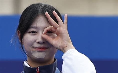尹 ‘양궁 3관왕 임시현 축하“세계 최강 궁사의 진면목”