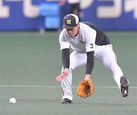 阪神・大山が複数ポジションでノック ショート、ライトも阪神タイガースデイリースポーツ Online