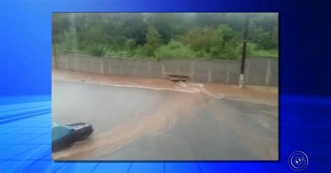 G1 Forte Chuva Deixa Ruas Alagadas Em Bairros De Itapeva Sp