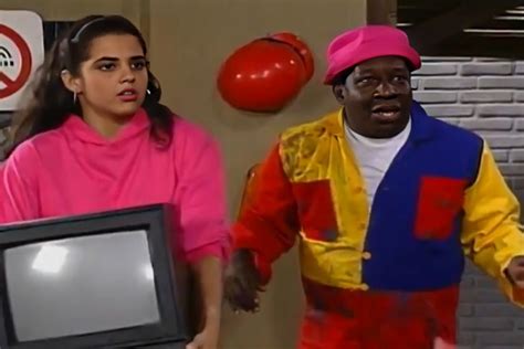 Atriz apareceu nua em abertura de novela da Globo Não me arrependi TV História