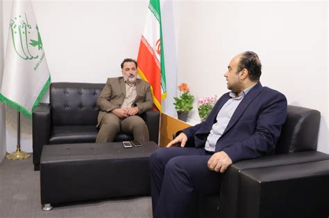 اولین روز نمایشگاه سی و پنجم در غرفه کانون زبان ایران کانون زبان ایران