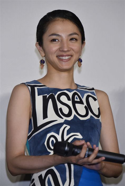 満島ひかりがベッドの上で小学生みたいな行動に思わず「ふふっ」ってなったわ！