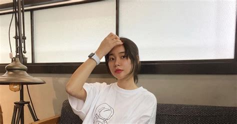 Aoa 유나 수수한 차림에도 빛나는 미모 Sns★컷
