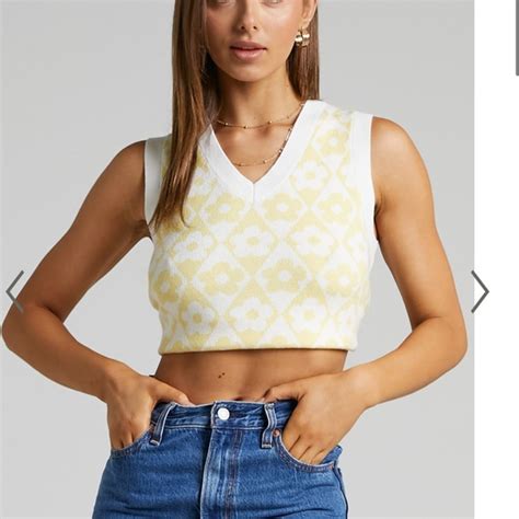 Levis Jackets And Coats Nwt Levis Shelly Sweater Vest In Daisy