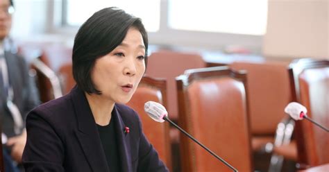 인사청문회 질의 답하는 오영주 후보자