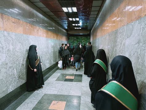 عکس معروف این روزهای مترو و آن تک بیت معروف رودکی