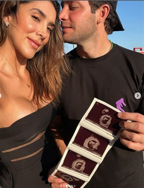 Daniela Ospina conmemoró el Día de la Madre con fotos nunca vistas de su maternidad Infobae