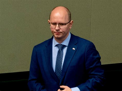 Błażej Kmieciak Oczekujemy od Kościoła konkretów a nie uników Więź