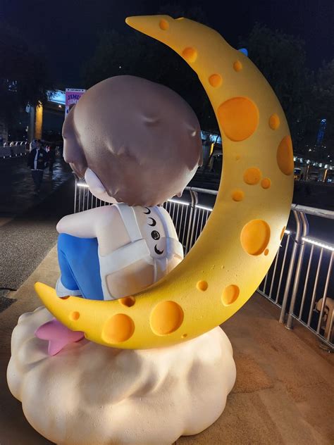 Bts 커뮤니티 포스트 지민시⏰jimin Time 민아 너는 달을 사랑하는가 보다 그 못지 않게 별도 마음에 드나 보다 사실 너는 별보다도 달보다도 아득한 밤하늘의