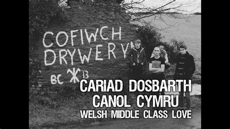 Cariad Dosbarth Canol Cymru Y Ffug Geiriau Lyrics Youtube