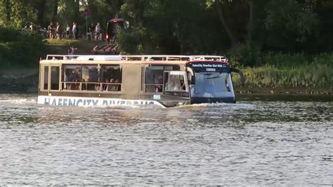 Hafencity Riverbus Auf Der Elbe In Hamburg Youtube