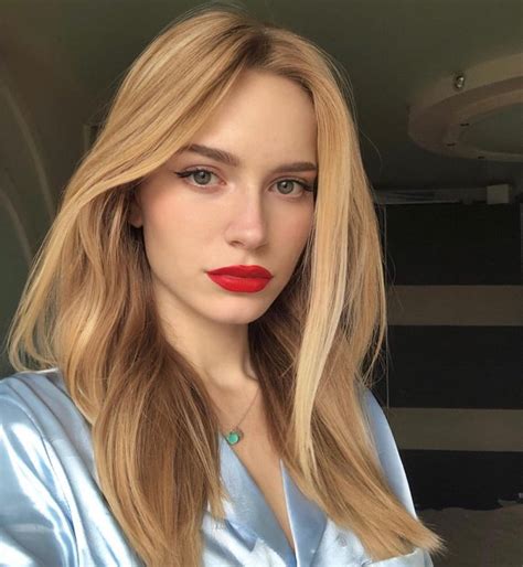 Ulia Suhorukova 9gag