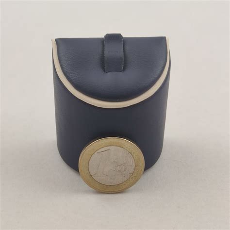 Kuvauksissa esiintyvä teline avuksi tuotteen todellisen koon hahmottamiseen sekä mittaustapamme