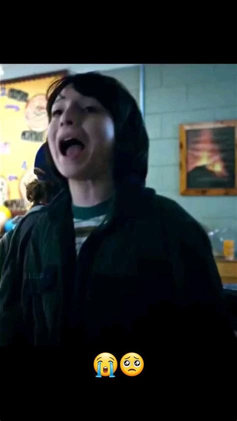 Pin by ᴍʙʙ ғᴀɴ on stranger things in Stranger things premiere Stranger things girl