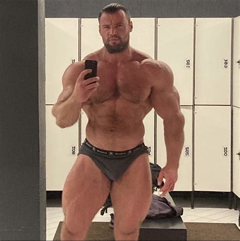 Muscleworshipper On Twitter Rt Genflexpt Locker Room Selfie Ig