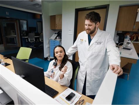 Picu Nurse Manager Gordon Gartrell An Aacn Circle Of Excellence Award Winner Mississippi Monitor