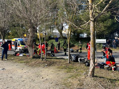 Scontro Tra Due Moto Motociclisti In Ospedale Foto Youtvrs