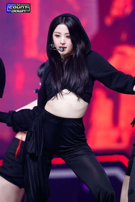 Le Sserafim Yunjin Kpop Girls Stage Outfits Asian Babes