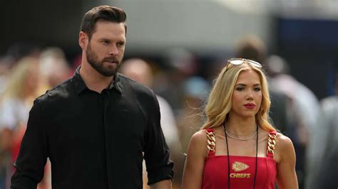 Gracie Hunt Flexes Anti St Patricks Workout Fit Amid Newly Single Speculation