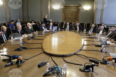 Допълнително предоставяне на военно техническа подкрепа за Украйна подкрепи парламентарната