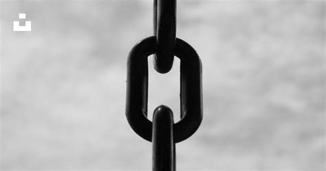 A Black And White Photo Of A Chain Photo Free Chain Image On Unsplash