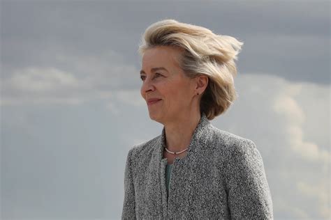 Европарламент вынес на дебаты вотум недоверия Урсуле фон дер Ляйен Kp Ru