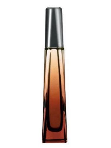 Surrender Avon cologne - a fragrance for men 2004