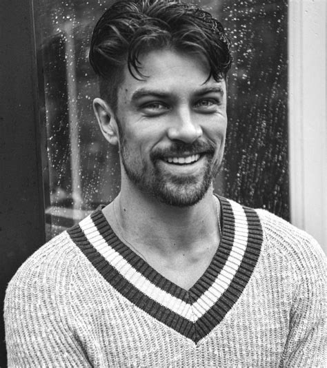 Raphael Sander Se Muda Para Londres E Namora Bailarina Brasileira Que Vive Lá