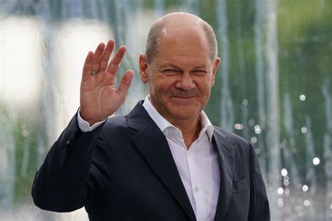 Il Cancelliere Tedesco Scholz Nel Giardino Della Cancelleria People