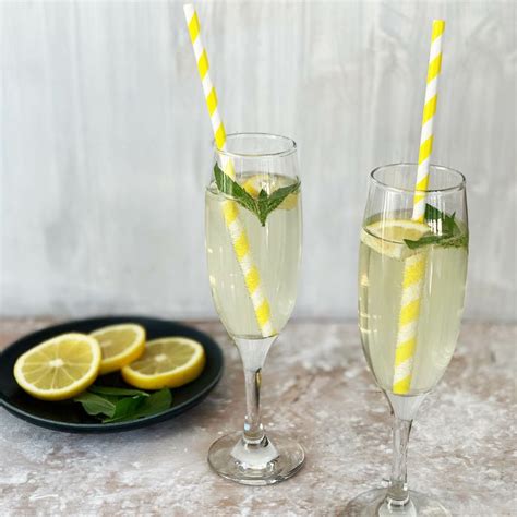 Limoncello Spritz Rezept Limoncello Cocktails Mit Sekt Bowle Rezept