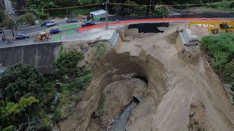 Socavón en bulevar Lourdes Así avanza en la construcción de los puentes en zona 5