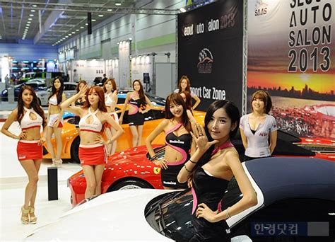2013 서울오토살롱 반기는 모델들의 화사한 미소~ 한국경제
