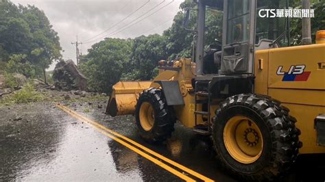 濱海公路台11線35k土石坍阻斷道路 7：35已搶通
