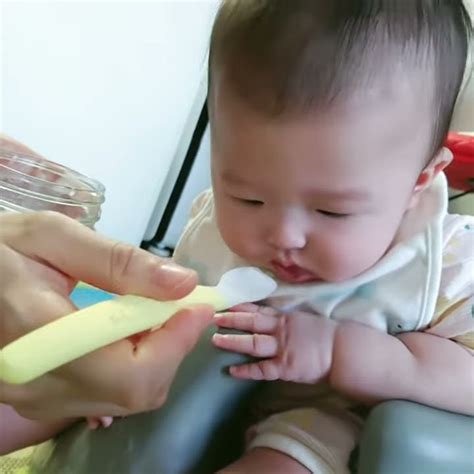 °육아 브이로그°vlog 아기 생후 100일 6개월 충북 제천 류라희 처음 이유식먹는 모습 Youtube