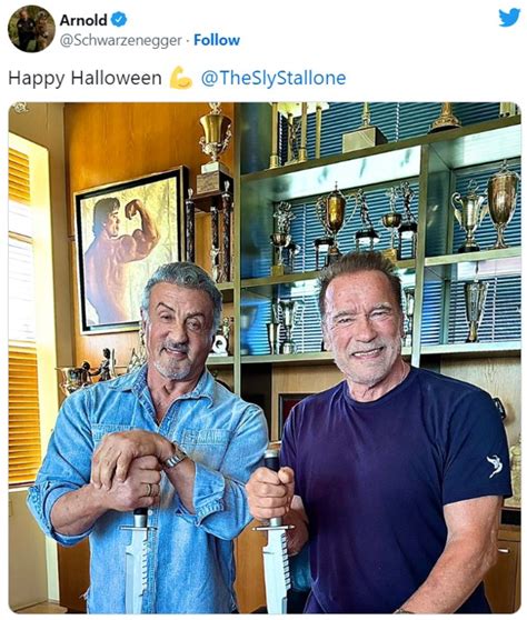 二人で仲良くジャック・オー・ランタンを作ったシルヴェスター・スタローンとアーノルド・シュワルツェネッガー 連載jp