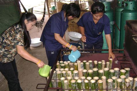 ข้าวหลามแม่ไข่ทูลเกล้า ของดีคู่ตลาดหนองมน