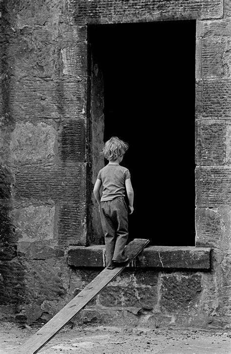 Powerful Photos Of Life In The Old Glasgow Tenement Blocks 1969 72