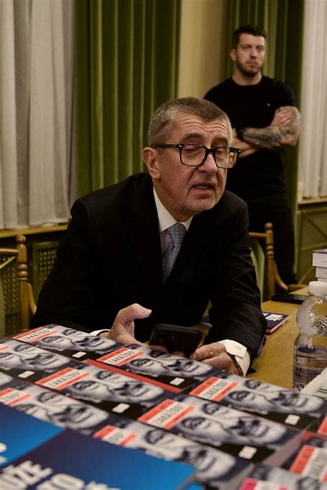 Fotogalerie Prezidentský kandidát Andrej Babiš ANO na talk show a autogramiádě v Brně Deník cz