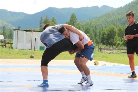 Н Түвшинбаяр чөлөөт бөхийн шигшээ багт тэмцээнд биеэ хэрхэн бэлдэх талаар зөвлөгөө өгчээ