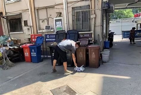 依托科技手段开展24小时实时监控“技防人防”让“小包垃圾”无处藏身 多环保
