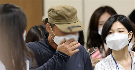 법정 나서는 웰컴투비디오 운영자 손정우 씨 아버지