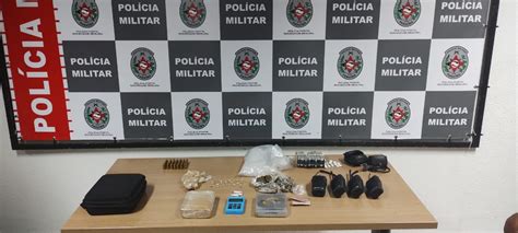 Com Ajuda De Cães Farejadores Polícia Militar Apreende Drogas