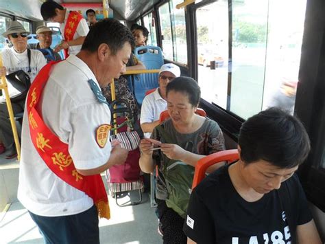 沿途旅遊景點多 青島公交駕駛員客串當「導遊」 每日頭條
