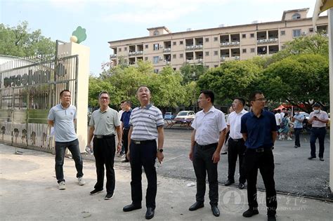 吴郭泉校长检查迎新准备工作 贺州学院
