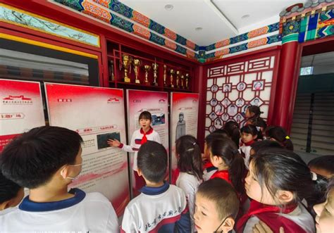 烽火印记进校园 抗战馆巡展走进育才学校和宏庙小学澎湃号·政务澎湃新闻 The Paper