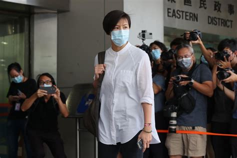 场地租赁海报何韵诗香港演唱会场地被取消，竟还有脸“喊冤”？ 丫空间
