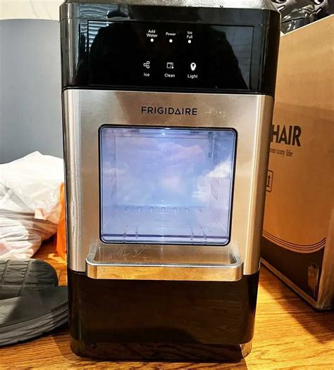 How To Clean The Frigidaire Ice Maker Best 6 Steps